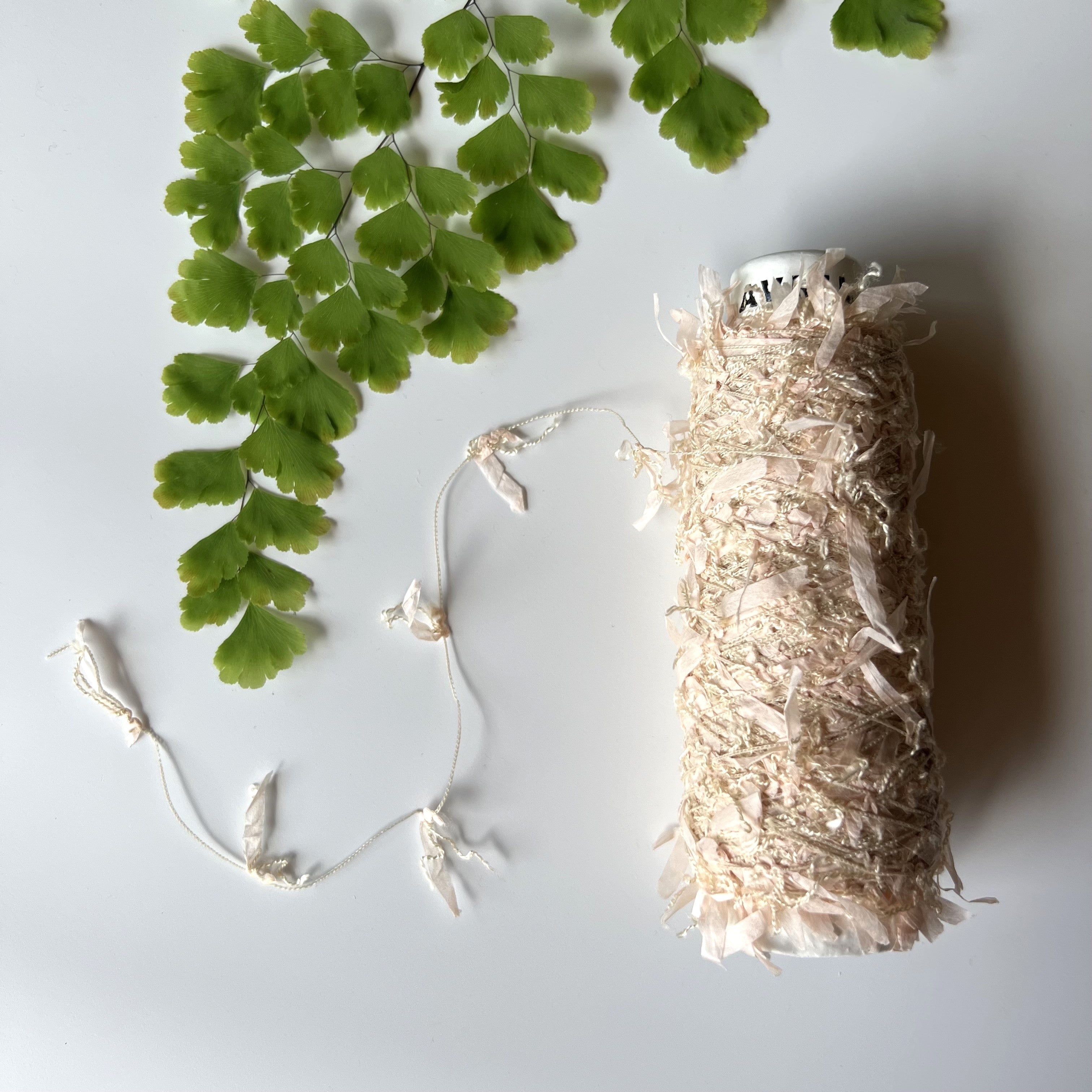 AVRIL Yarn Minicone Syousenshi Russell Shell | MYSTIKO HOUSE